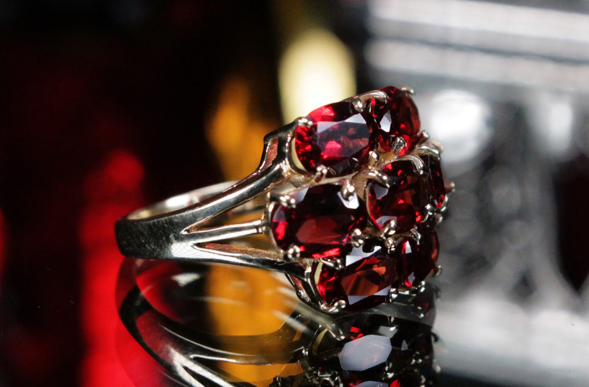 MODERN ESTATE PYROPE GARNET CLUSTER RING ON 9ct YELLOW GOLD - Rock ...